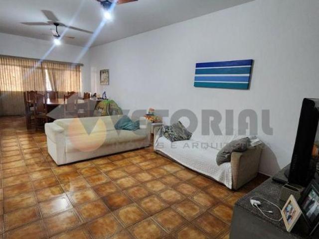 Ótima Casa em uma localização Excelente no Centro de Caraguatatuba