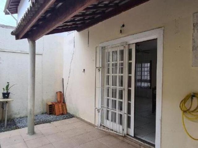 ÓTIMA CASA LOCALIZADA NO CENTRO DE BERTIOGA !