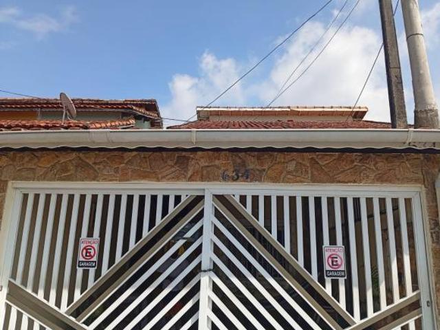 Ótima casa localizada no Balneário Maracanã em Praia Grande, possui 3 dormitórios
