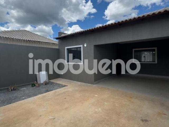 Ótima casa para venda no Parque da Colina, sendo 3 quartos, 1 suíte e closet