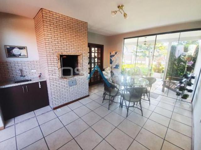 ÓTIMA CASA PARA VENDA PRÓXIMO AO CENTRO DE ARAUCÁRIA