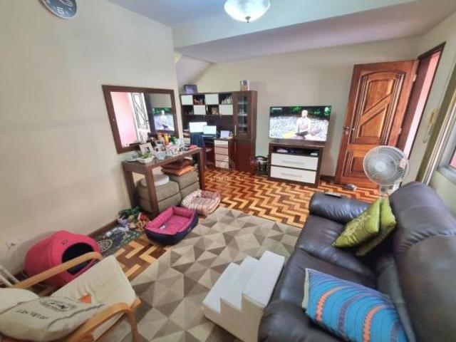 Ótima casa reformada de 127m e 2 dorms em condominio fechado
