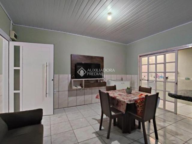 Ótima casa, reformada e financiável, no Bairro Farrapos