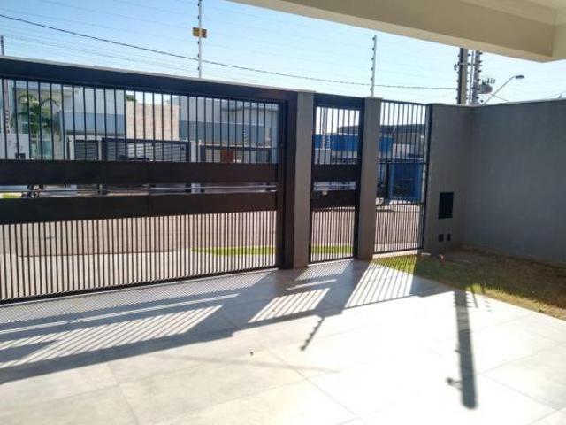 ÓTIMA CASA RESIDENCIAL JD.MEDITERRÂBEOTEL. 44 99819 1558 c/FARIAS01 SALA DE ESTAR C/ESTANTE E B