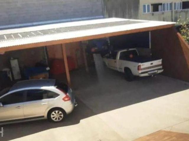 Ótima Casa Semimobiliada com 3 andares no Bairro Vinhedos, com 238