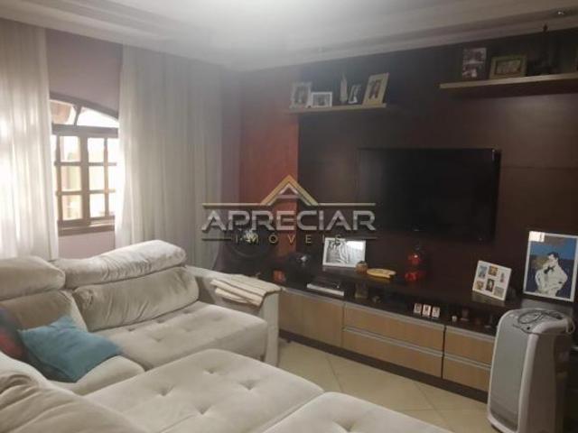 Ótima casa térrea com 3 dormitórios sendo 1 suíte e 1 banheiro social, sala, cozinha, lavanderia, qu