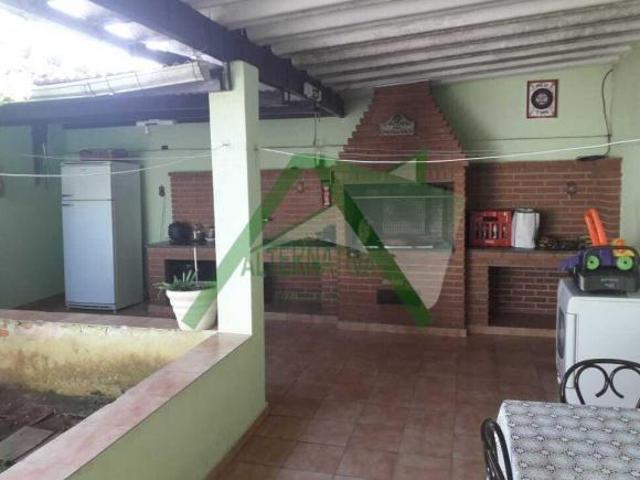 Ótima casa térrea com quintal e área gourmet!