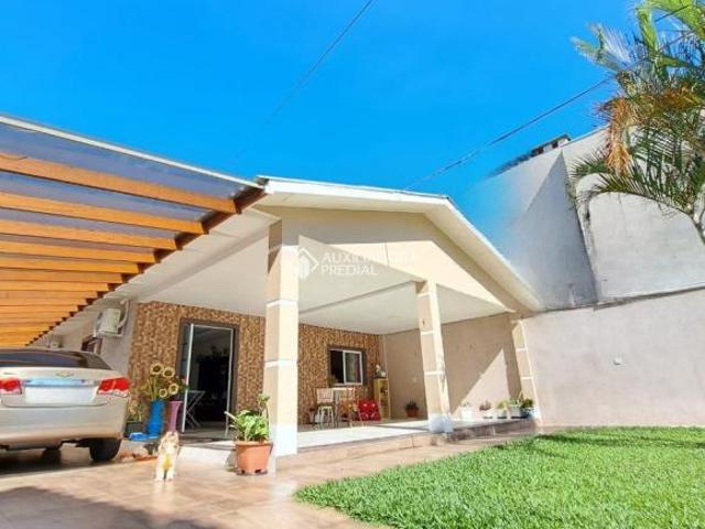 Ótima Casa Térrea de 3 três dormitórios em um amplo terreno de 11X44. Loc. no bairro Niterói/Canoas