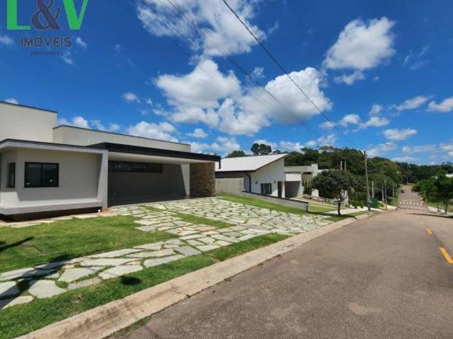Ótima casa térrea de alto padrão com vista magnífica nos fundos