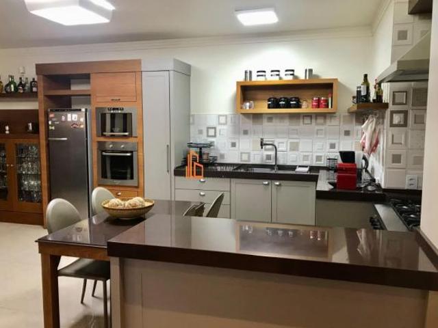 ÓTIMA CASA TÉRREA, DE ESQUINA B. SANTO ANTÃO!