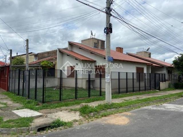 Ótima casa térrea de esquina com 2 dormitórios, desocupada