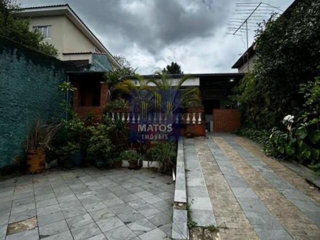 Ótima Casa Térrea em terreno grande e excelente localização