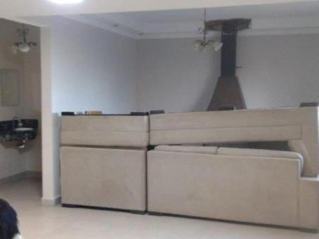 Ótima casa térrea no Bairro Água Doce, com amplo quintal! Estuda permuta por imóvel de menor valor!