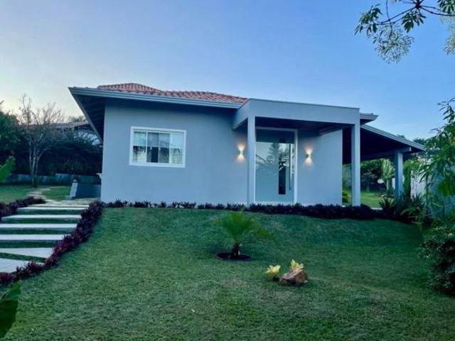 Ótima casa térrea no Condomínio Porto Seguro, SMLN MI 12 / MI 13, com guarita e segurança 24 horas