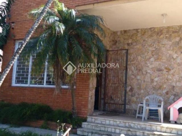 Ótima Casa três dormitórios e uma suíte!