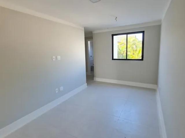 Ótima casa triplex no condomínio Interlagos de Itaúna com 380 m², 5 amplas suítes e ótimo lazer
