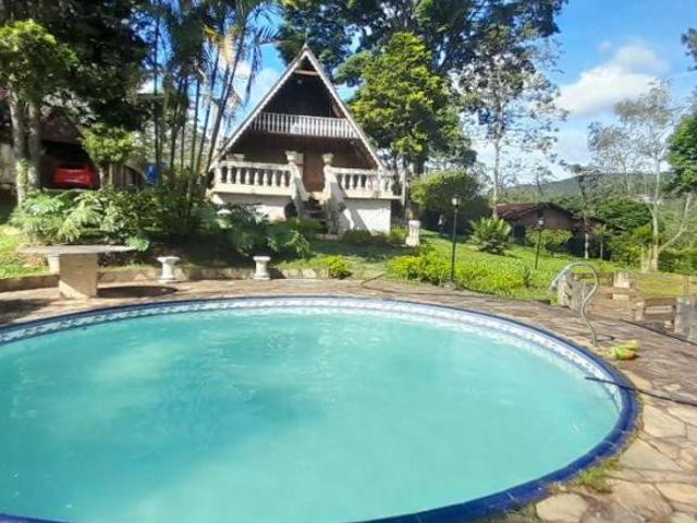 Ótima chácara a venda em São Lourenço da Serra, com chalé e piscina!