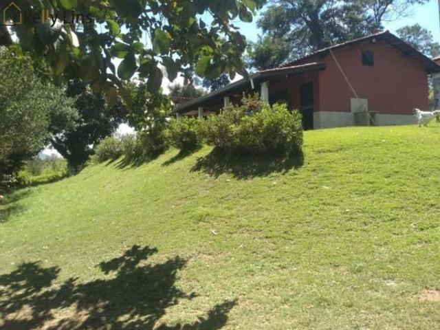 Ótima chácara a venda na cidade de Bragança Paulista/SP, com área total de 12.000 m², com duas casas