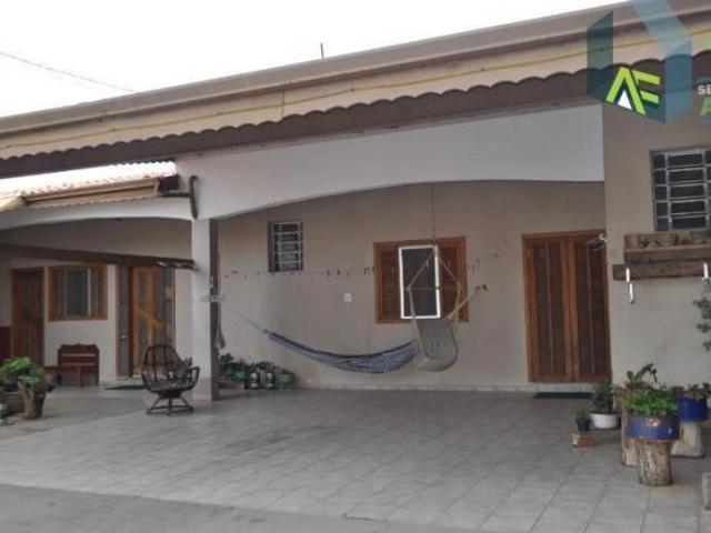 Ótima Chácara com 1.079m² e 2 Casas. Localização privilegiada, com fácil acesso às Rodovias e ao Cen