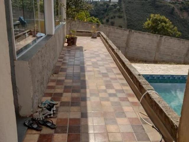 Ótima Chácara para moradia ou lazer! Ótima localização! Permuta por Apto em Jundiaí! Não Financia