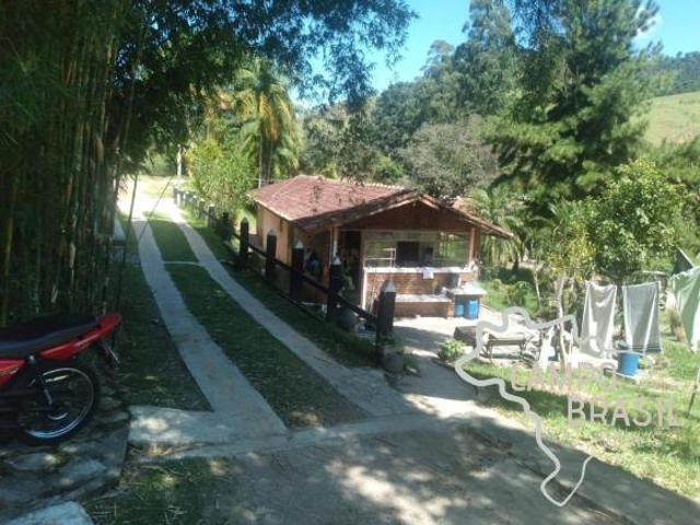 ÓTIMA CHÁCARA 5.000M² COM 3 CASAS EM NATIVIDADE DA SERRA!