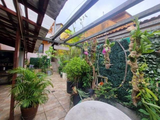ÒTIMA LOCALIZAÇÂO 2 QUARTOS 01 SUÍTE E 2 VAGAS. FL64