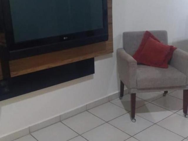 Ótima localização apto com 2 dorms, 2 banheiro, próximo das Praias e Comercio !
