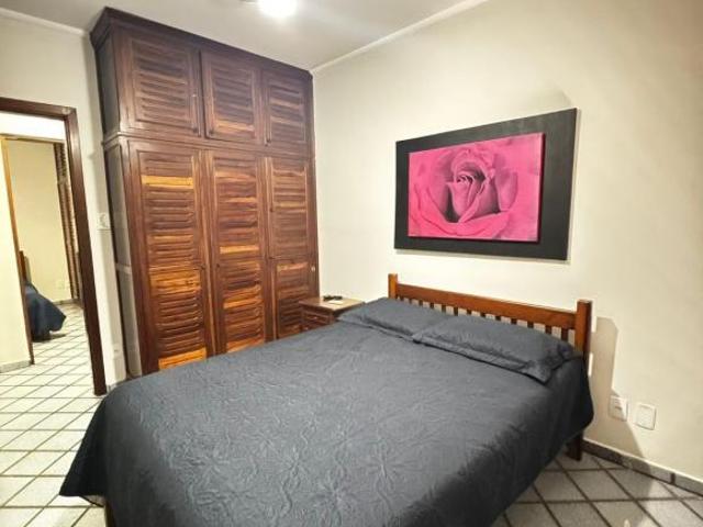 Ótima localização área nobre da praia: apto com 02 dorms, 01 suíte, 01 vaga coberta, com lazer !