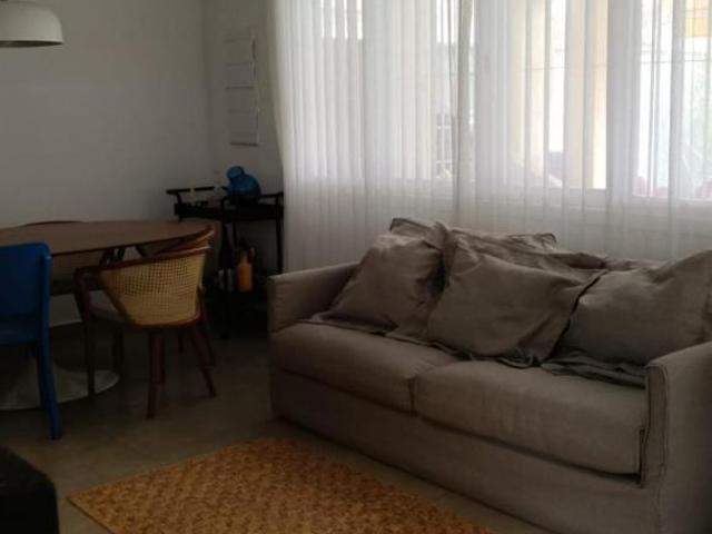 Ótima localização casa com 03 dorms amplos, sendo 2 suites, com piscina !