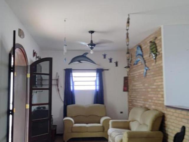 Ótima localização casa na 1ª quadra da Orla do Itaguá ! O imóvel está sendo vendido sem moveis !