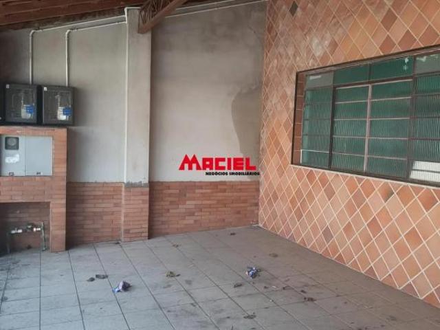 Ótima localização próximo a bancos, supermercados,escolas,padaria