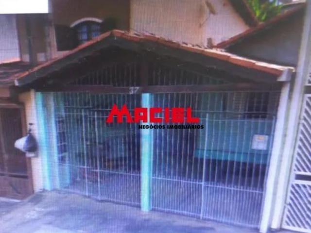 otima localização proximo aos comercios ao lado da avenida