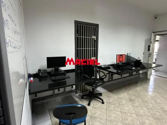 Ótima localização, 6 salas 6 wc 1 recepção, terraço