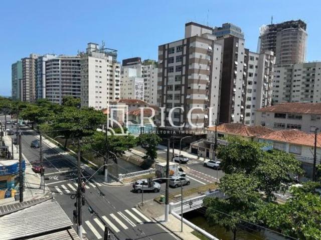 Ótima oportunidade! Apartamento com 148mts totalmente reformado a apenas duas quadras da praia!