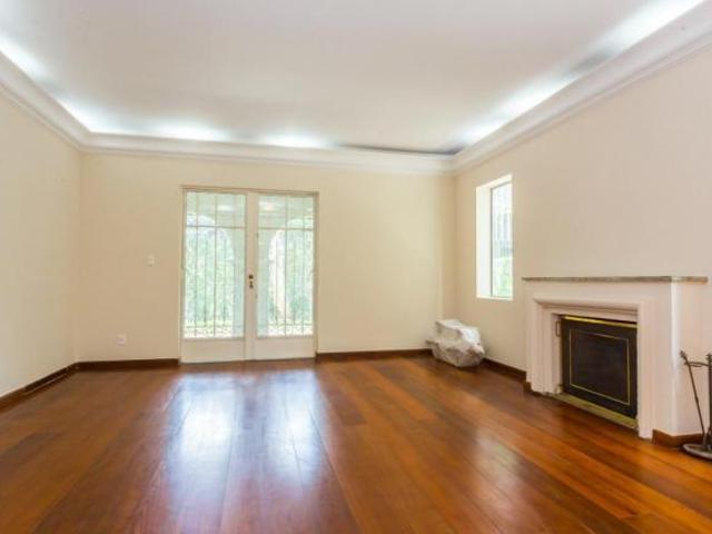 Casa a venda com 4 dormitórios edícula e quintal Jardim Paulista SP