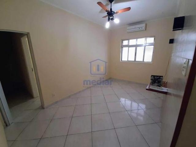 Ótima oportunidade de imóvel com 2 dormitórios e garagem no Gonzaga!