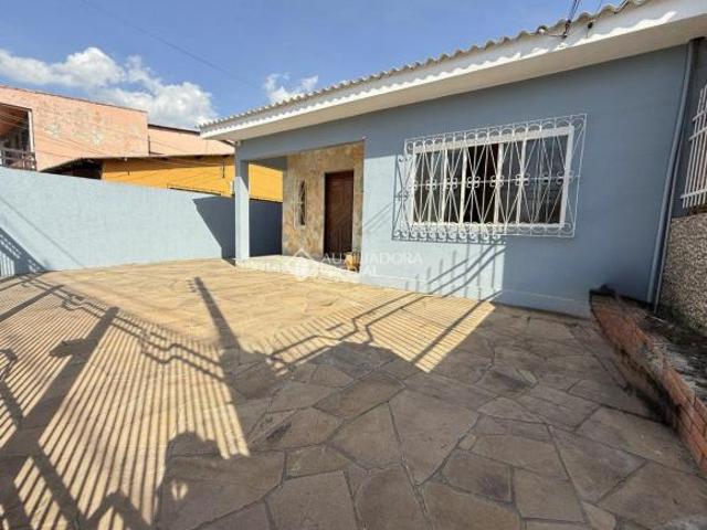 Ótima oportunidade para morar ou investir! Terreno espaçoso de 10x37m, com duas casas independentes