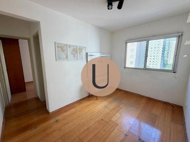 Ótima Oportunidade para reforma em Moema! 36 m2, 1 dorm 1 vaga!