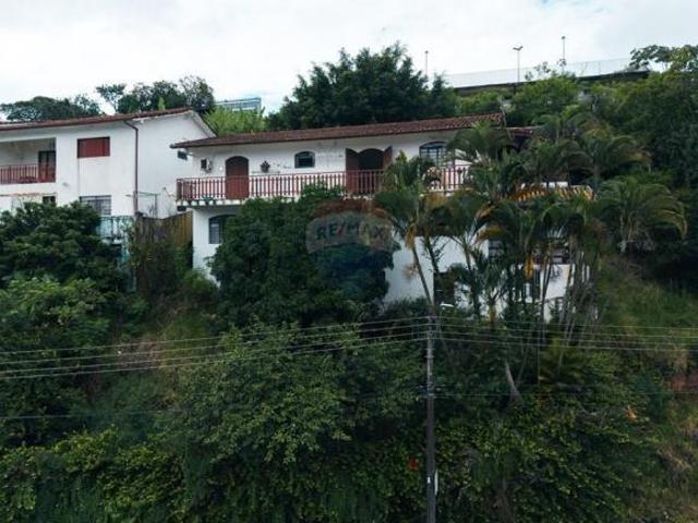 Ótima renda imóvel com 3 pavimentos e entradas independentes, 380m2 área total, 289 m2 área const