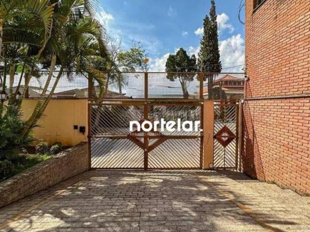 Ótima residência, moderna e pronta para morar. Muito bem conservada. São 4 amplos dormitórios, sendo