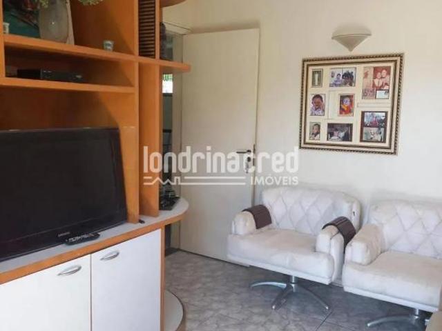 Ótima residência no Condomínio Vale das Araucárias com 4 dormitórios, 2 suítes, 3 vagas, 301m² e ter