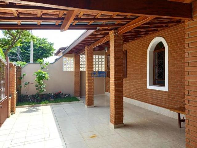 ÓTIMA RESIDÊNCIA COM EDÍCULA NO INÍCIO DO BOSQUE DOS EUCALIPTOS, VENDE E PERMUTA!