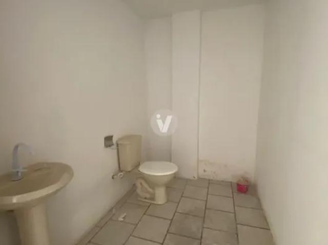 Ótima Sala comercial localizada na Avenida Medianeira