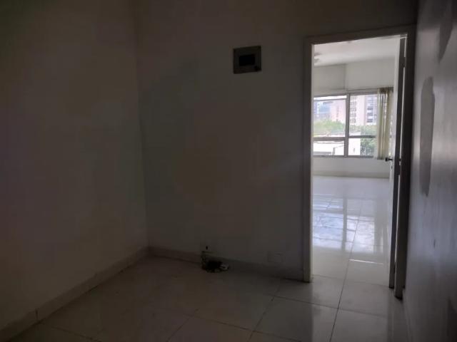 Ótima sala em prédio comercial em frente ao metrô da Praça Saens Pena Rio de Janeiro