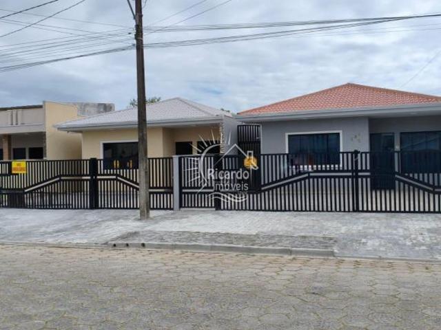 ÓTIMAS CASAS NOVAS a 300 m DO MAR, COM TRÊS QUARTO