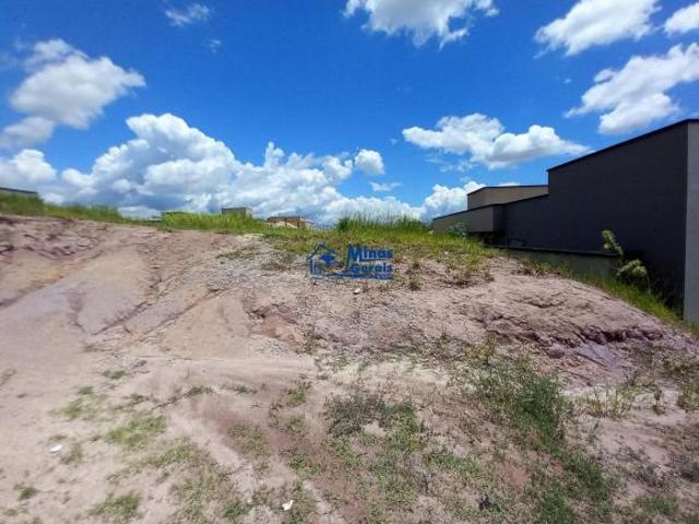 ÓTIMO TERRENO NO CONDOMINÍO VERANA, VENDE SE!