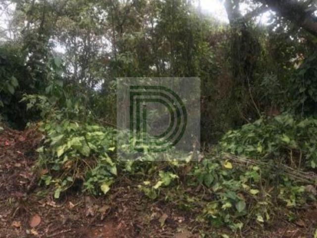 Ótimo terreno à venda em rua tranquila, condomínio fechado