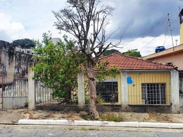 ÓTIMO TERRENO C/ DECLIVE NO PARQUE CRUZEIRO DO SUL. PRÓXIMO À AVENIDA SÃO MIGUEL. COM 2 CASAS ANTIG
