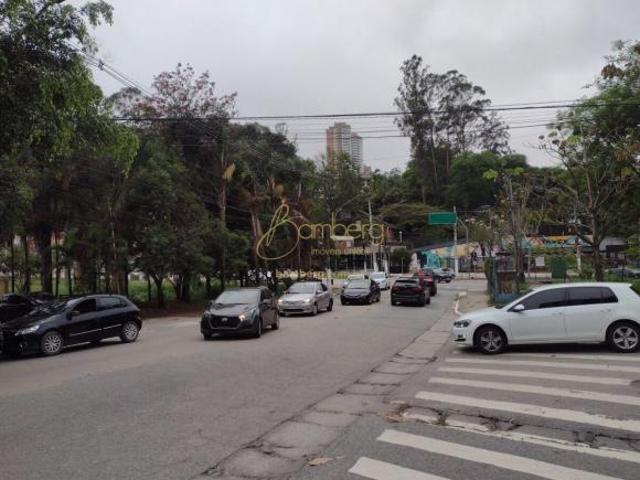 Ótimo terreno com 312 m², plano, em rua de grande movimento