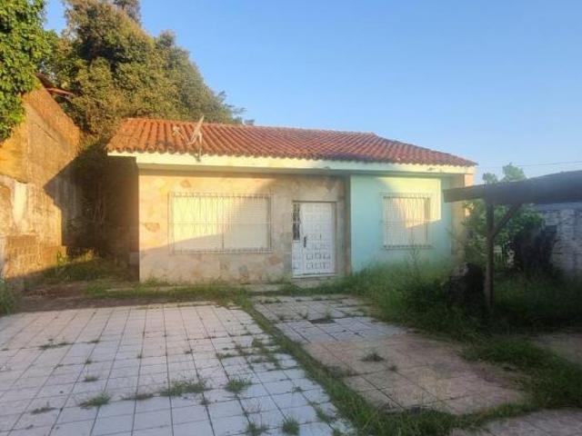 Ótimo terreno com casa em localização privilegiada no bairro